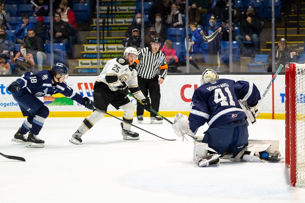 Islanders now need help in race for first | PNI Atlantic News