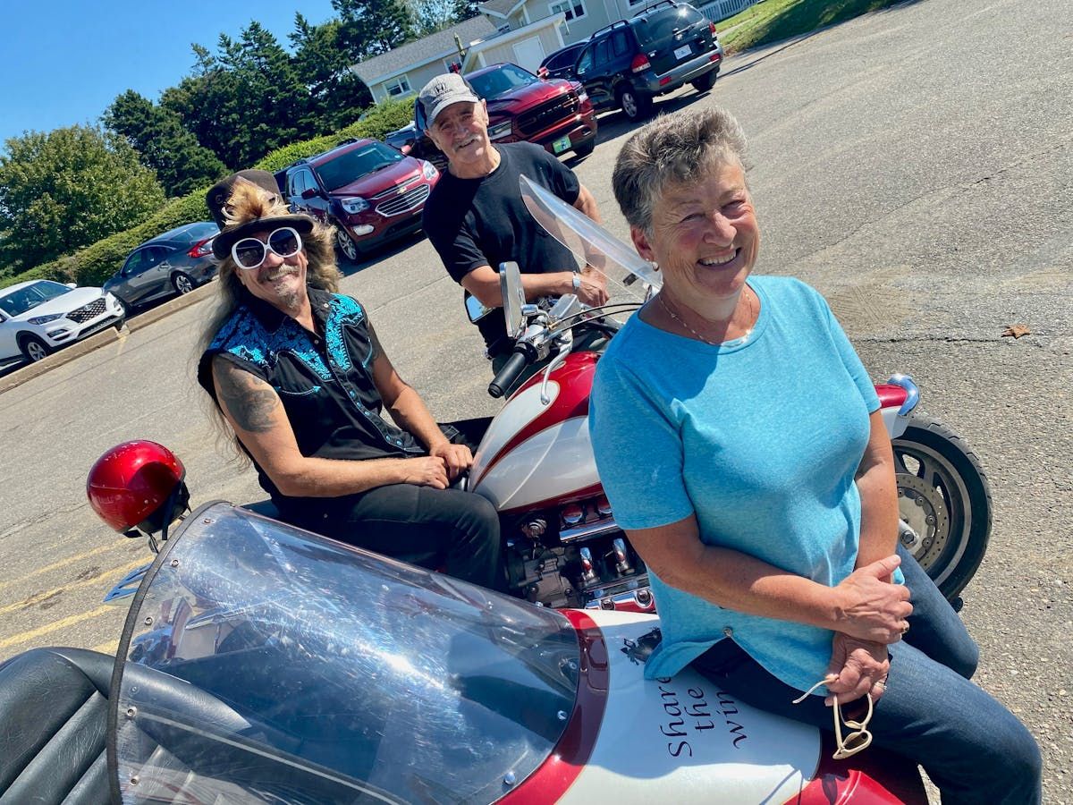 Clare couple & Mayor of Fun reunited: Bean're helped parents in Vietnam ...