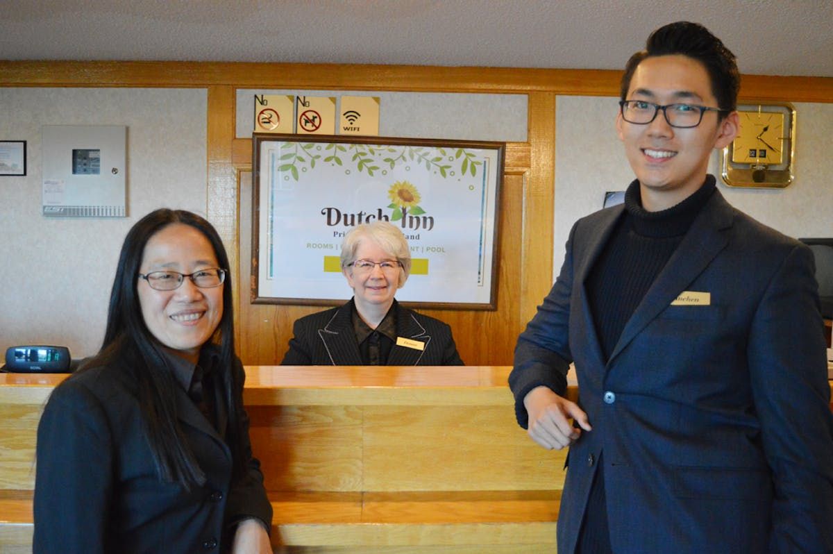 Owners of the Dutch Inn in Cornwall spreading the word it is now open ...