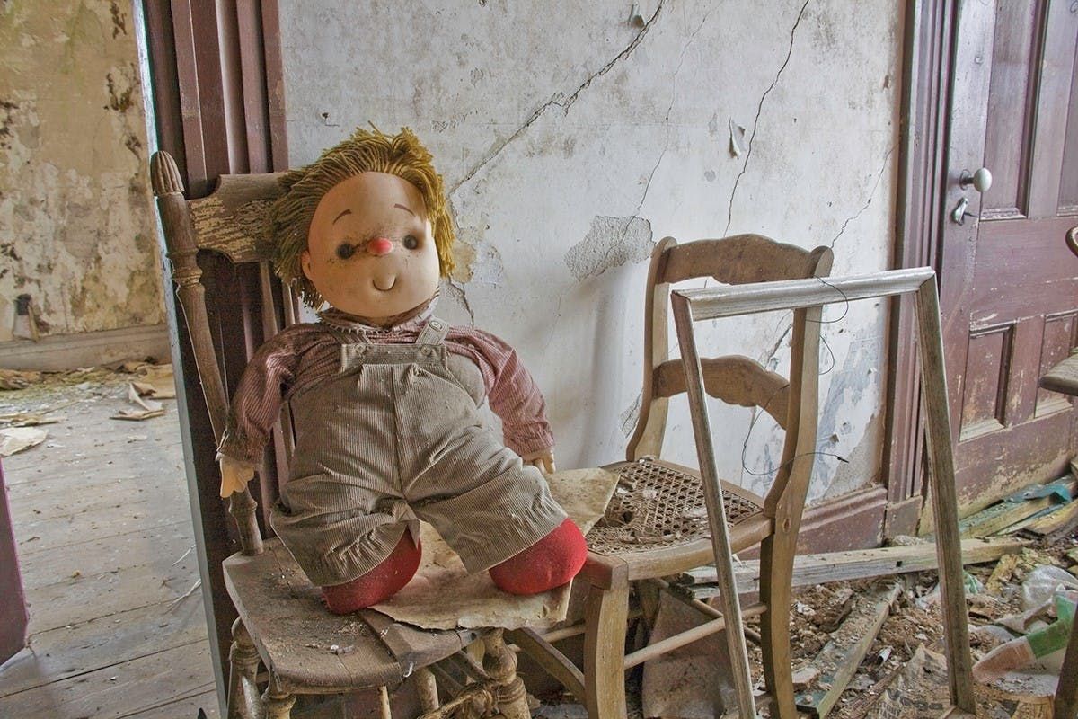 From Chucky dolls to collapsing floors: Photographer visits abandoned ...