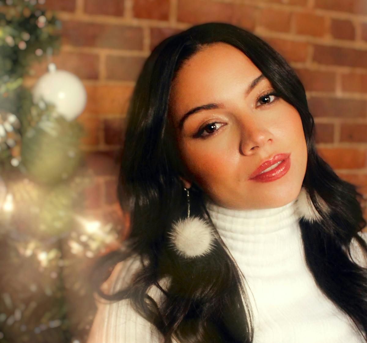 Gracie under fire: ‘Christmas with a Kiss’ actress with Cape Breton ...