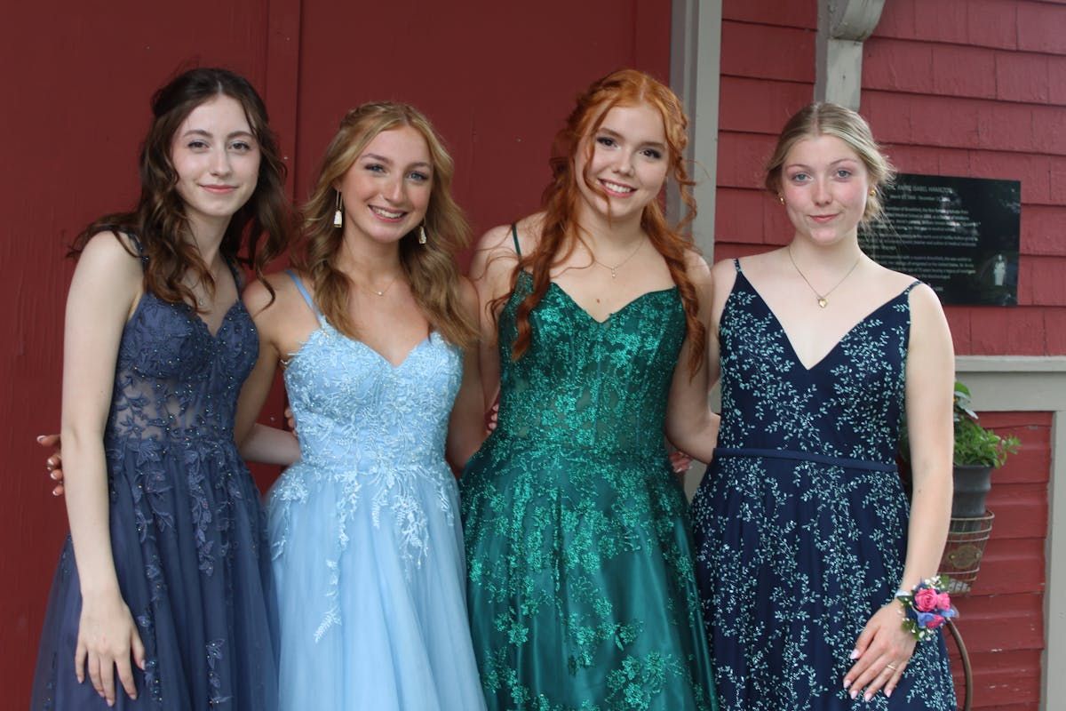 Grads arrive in style to the South Colchester Academy prom | PNI ...