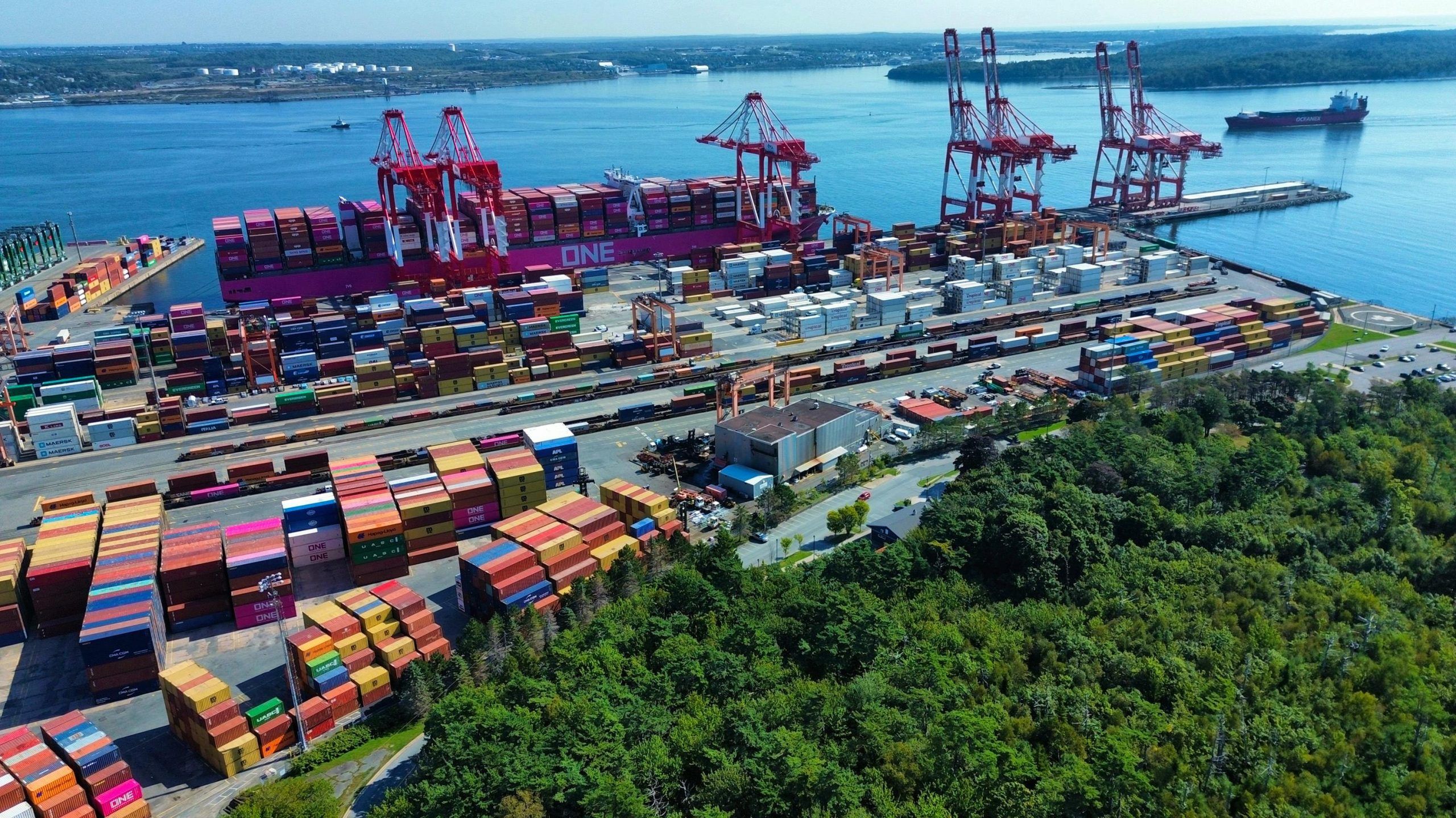Halifax port workers concerned about robotic future | PNI Atlantic News