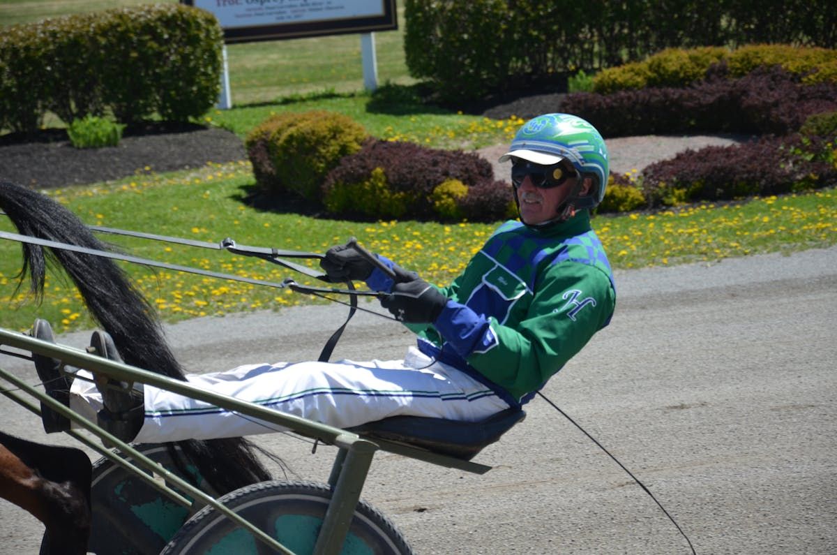 HARNESS RACING: Rollwithhottytoddy tracks Down Graduate Series win ...