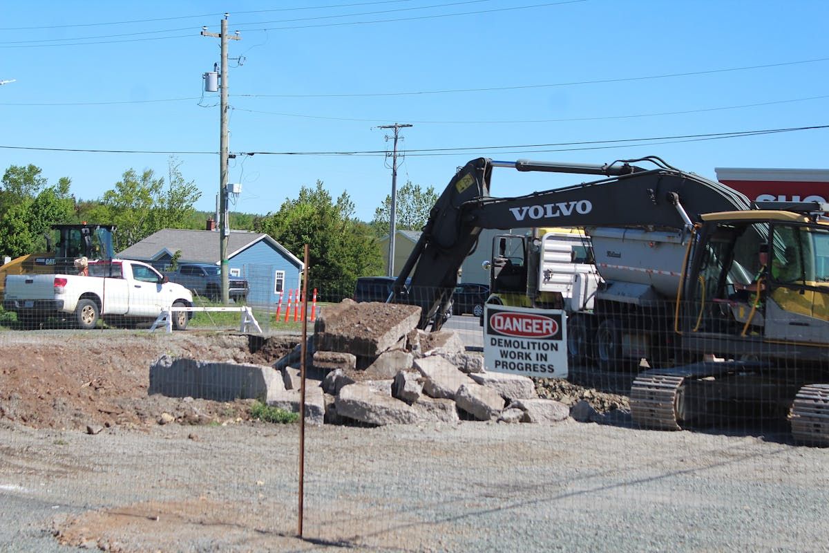 IN PHOTO: Former Sydney River Greco building going down | PNI Atlantic News