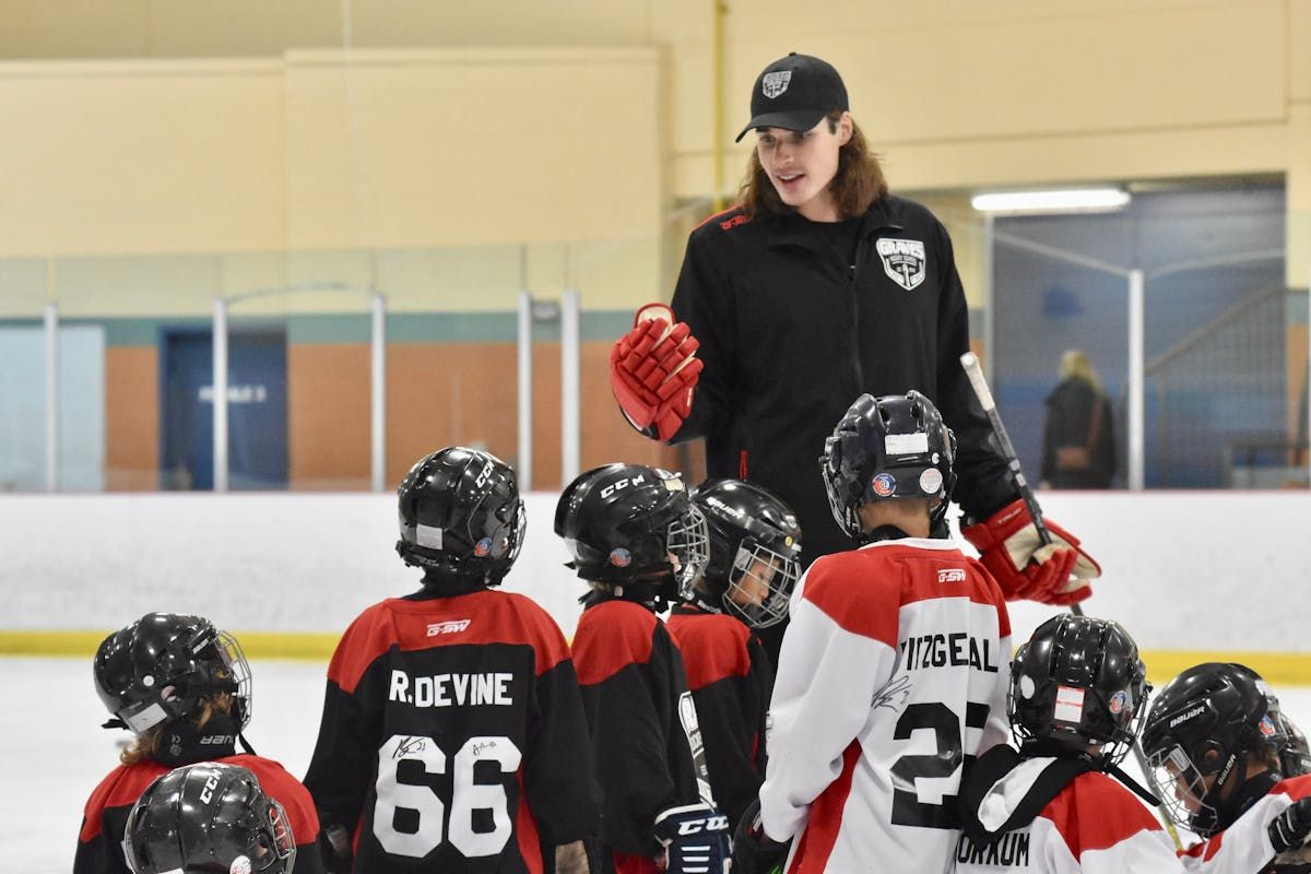 Hometown proud: Yarmouth's Ryan Graves signs 6-year, $27 million ...