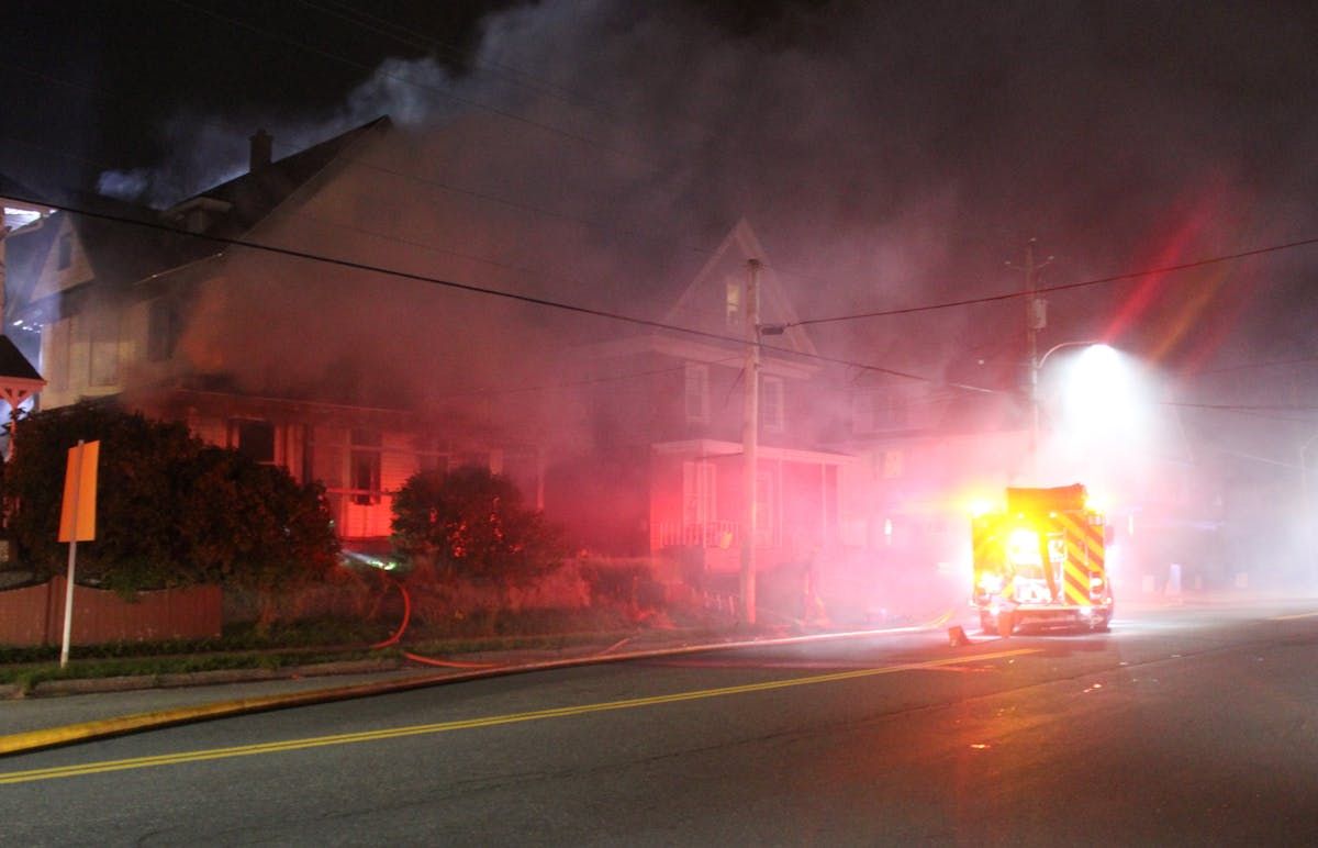 VIDEO: Fire breaks out in vacant structure once used as office for the ...