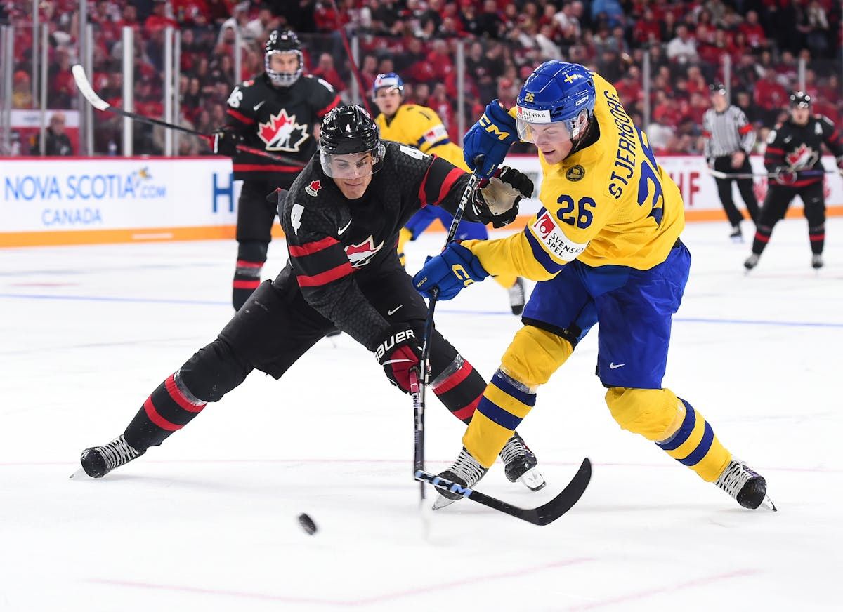 IIHF WORLD JUNIORS: Team Canada, exuberant fans ring in New Year with ...