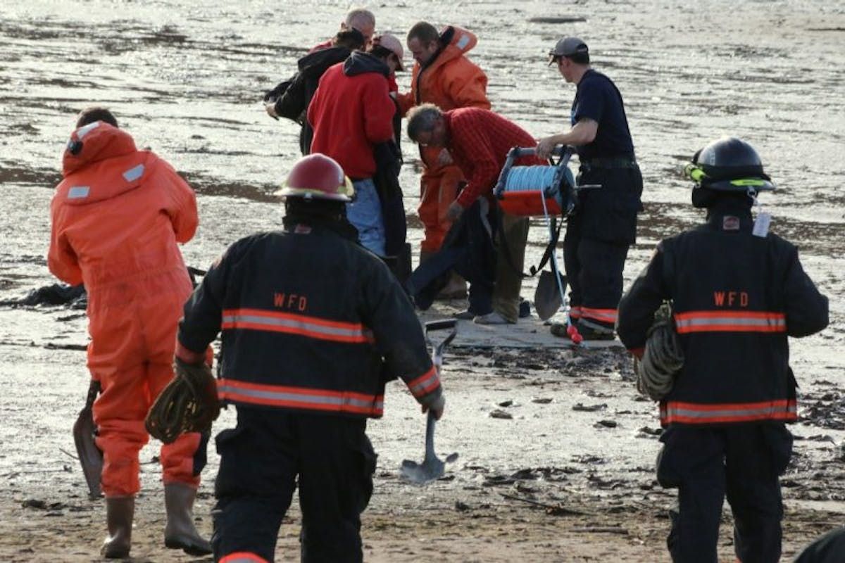 Windsor firefighters help rescue pair stuck in the mud Gallery | PNI ...