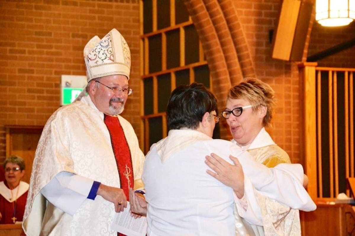 Female Anglican priest ordained in Sydney during special service ...