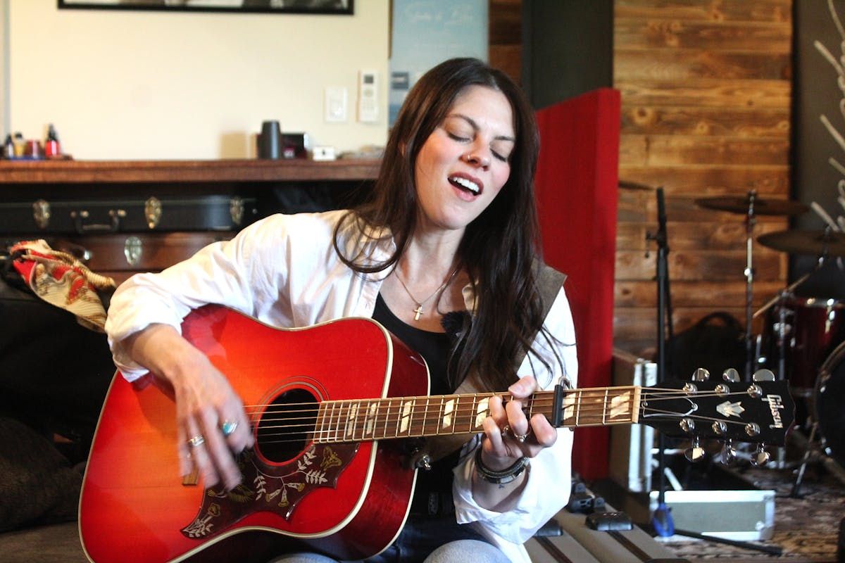 Rising Cape Breton country-rocker Elyse Aeryn using her music to lean ...