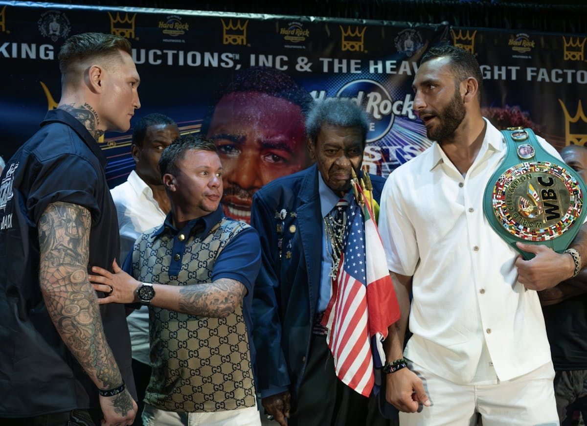 IN PHOTO: Rozicki, Mikaeljan stare down in pre-world title fight press ...