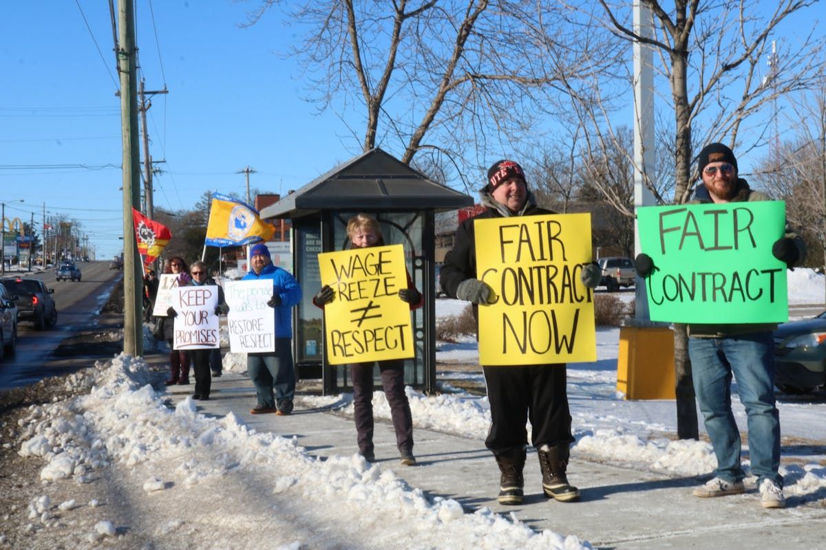 Federal workers press for agreement over Phoenix Pay System Gallery ...