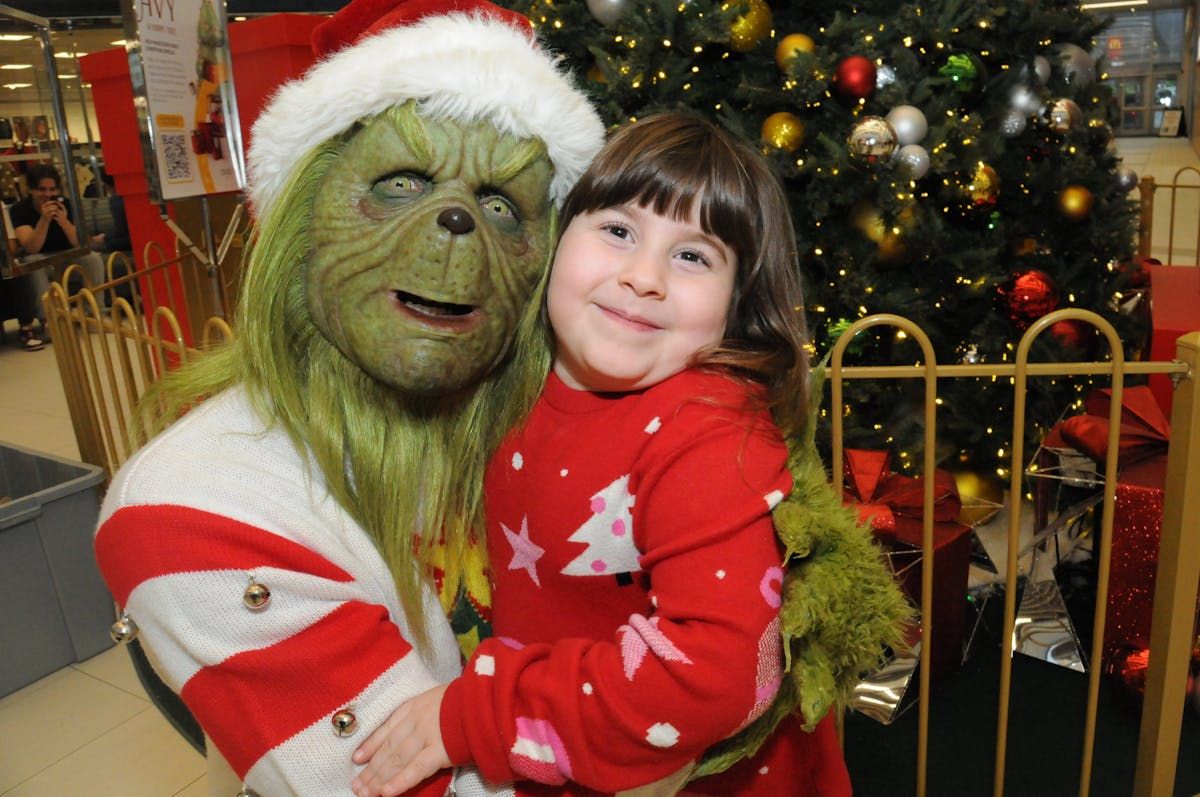 "The, the, the ... THE GRINCH! takes on the Avalon Mall | PNI Atlantic News
