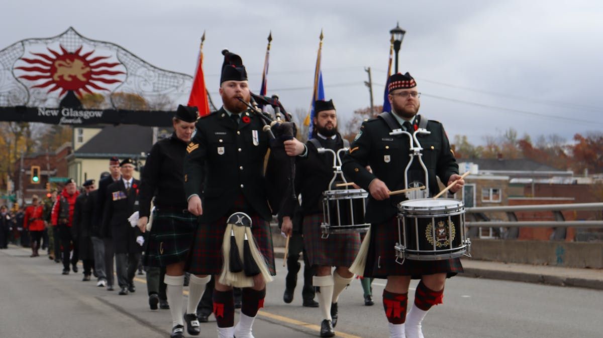 ‘They gave their freedom so that we may have ours’: Large crowds mark ...