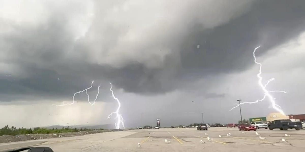 'It was completely a coincidence': Young couple captures lightning ...