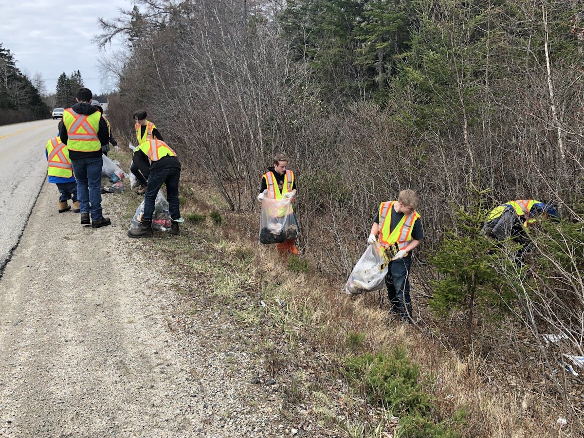 Students remove close to 1,200 pounds of garbage from Hardscratch Road ...