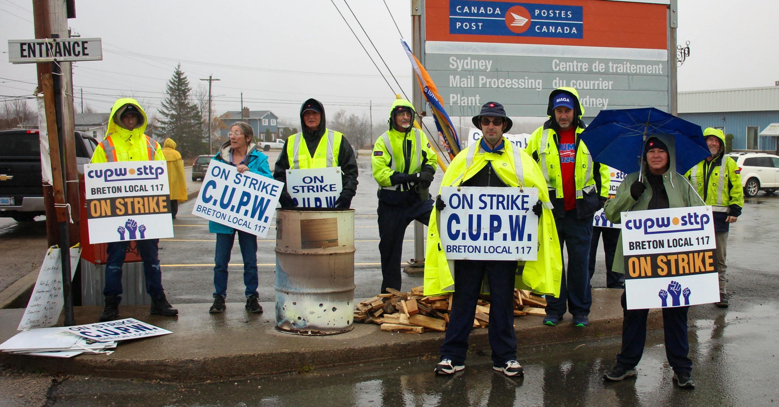 Canada Post employees on strike in Sydney | PNI Atlantic News
