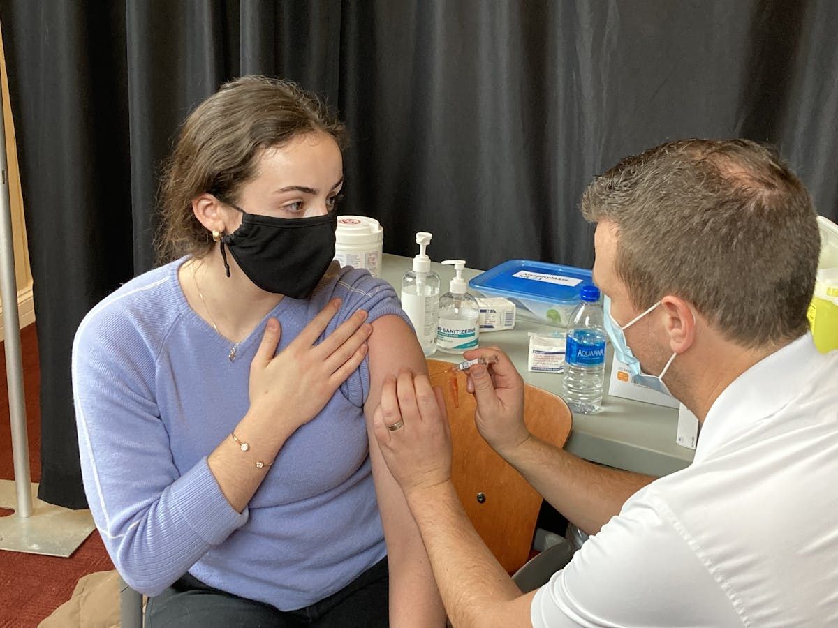 Meningitis B vaccination for new university students still popular ...