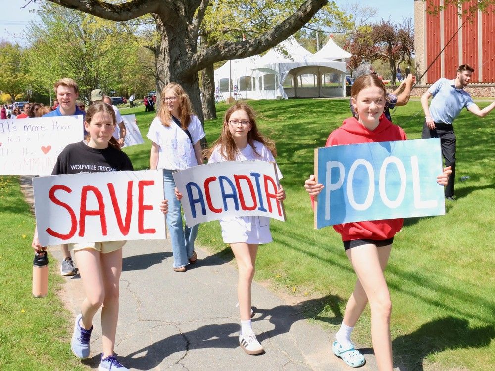 Protestors march outside Acadia University as pool closure looms | PNI ...