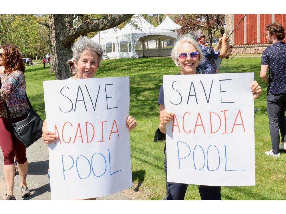 Protestors march outside Acadia University as pool closure looms | PNI ...