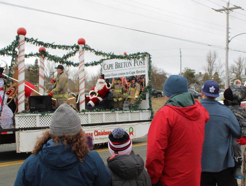 IN PHOTO: New Waterford welcomes first Santa Claus Parade since 2018 ...