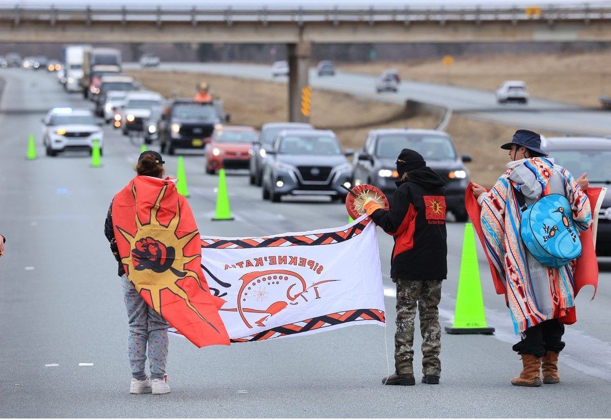 Potlotek blocks Cape Breton road after cannabis raid, cops leave cars ...