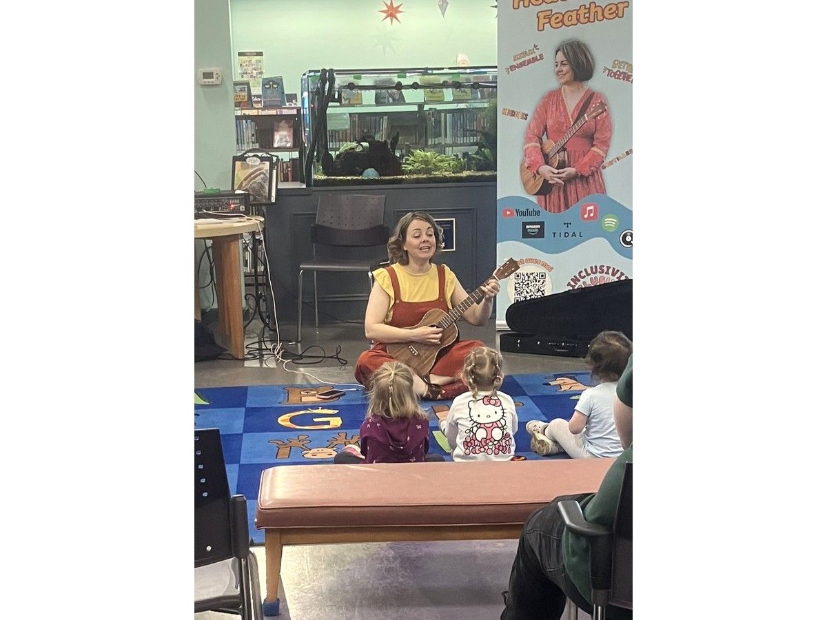Children's entertainer a big hit at weekend library gig | PNI Atlantic News