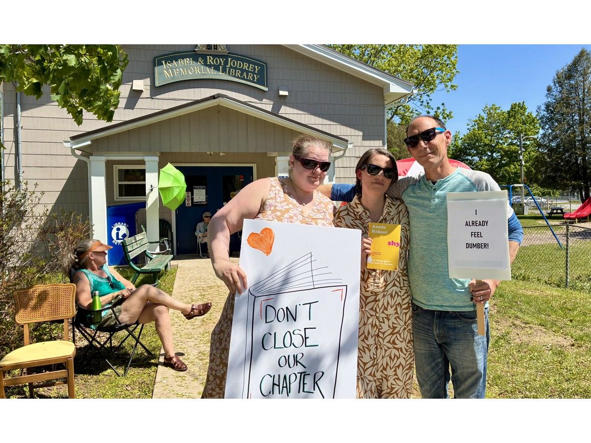 Hantsport residents rally to save library, host read-in outside branch ...