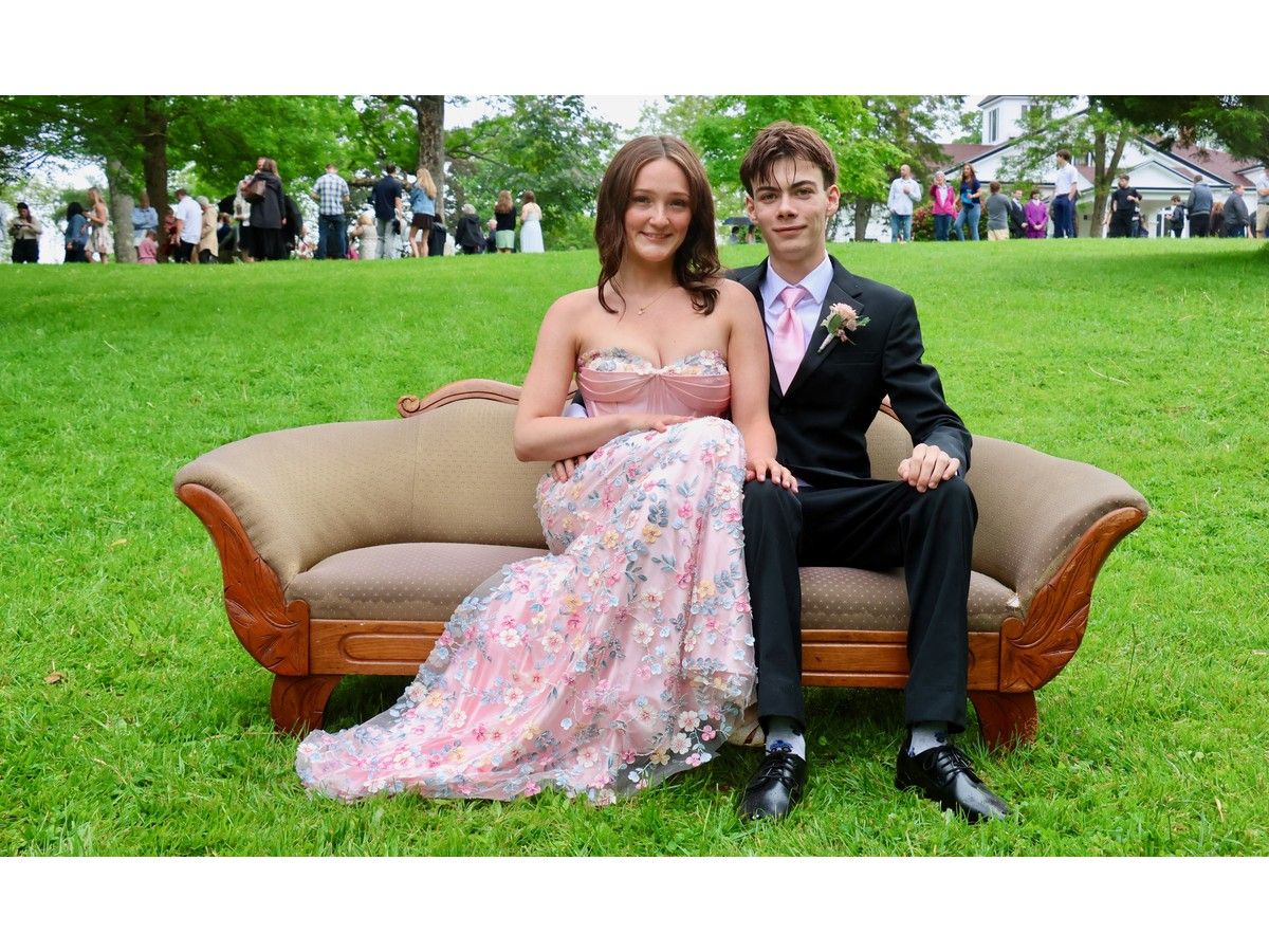 IN PHOTOS: Prom goers dress to the nines for Avon View High School ...