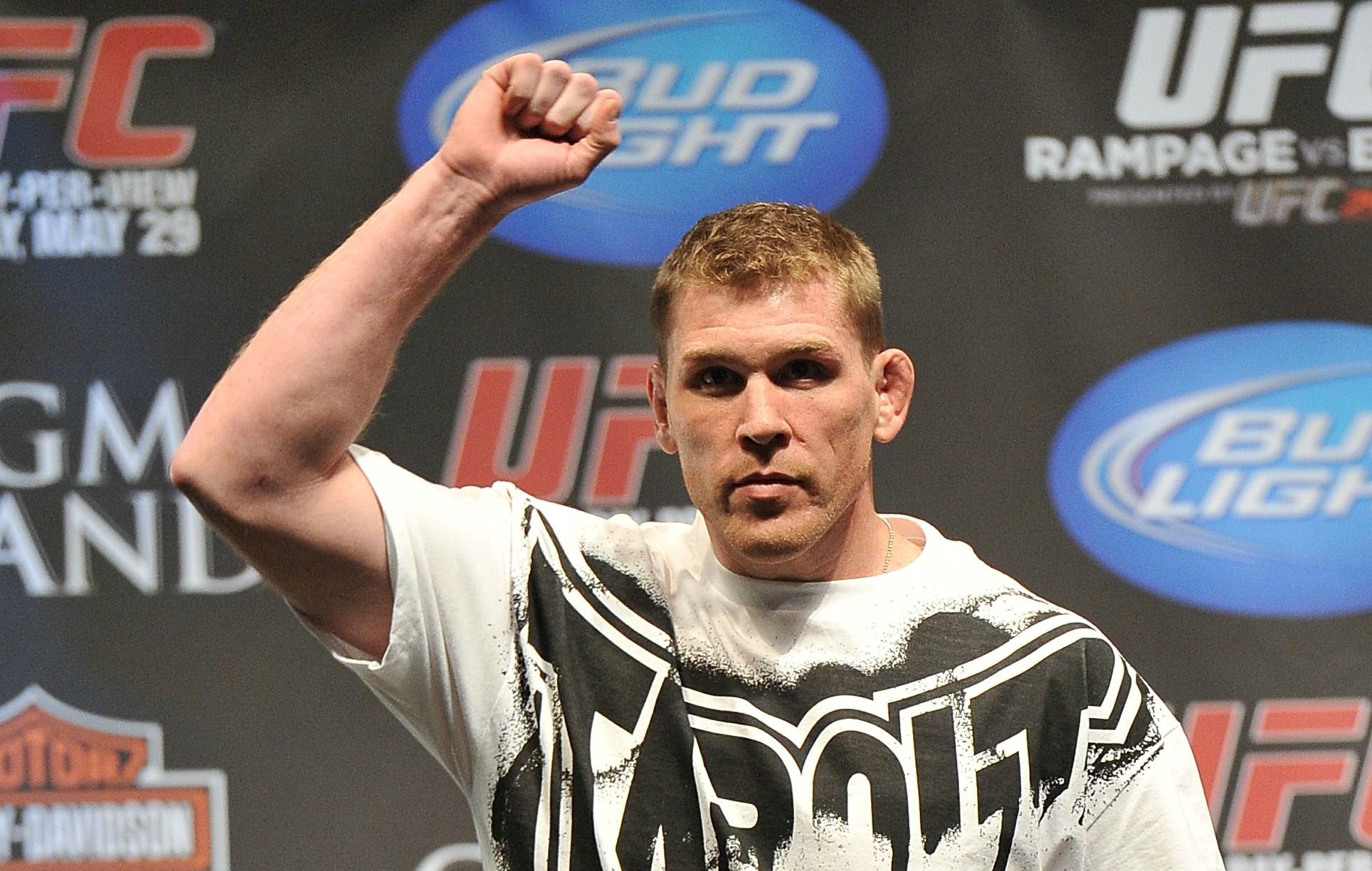 UFC Fight Week: Ross Pearson, Mike Russow, and Others Flying Under the ...