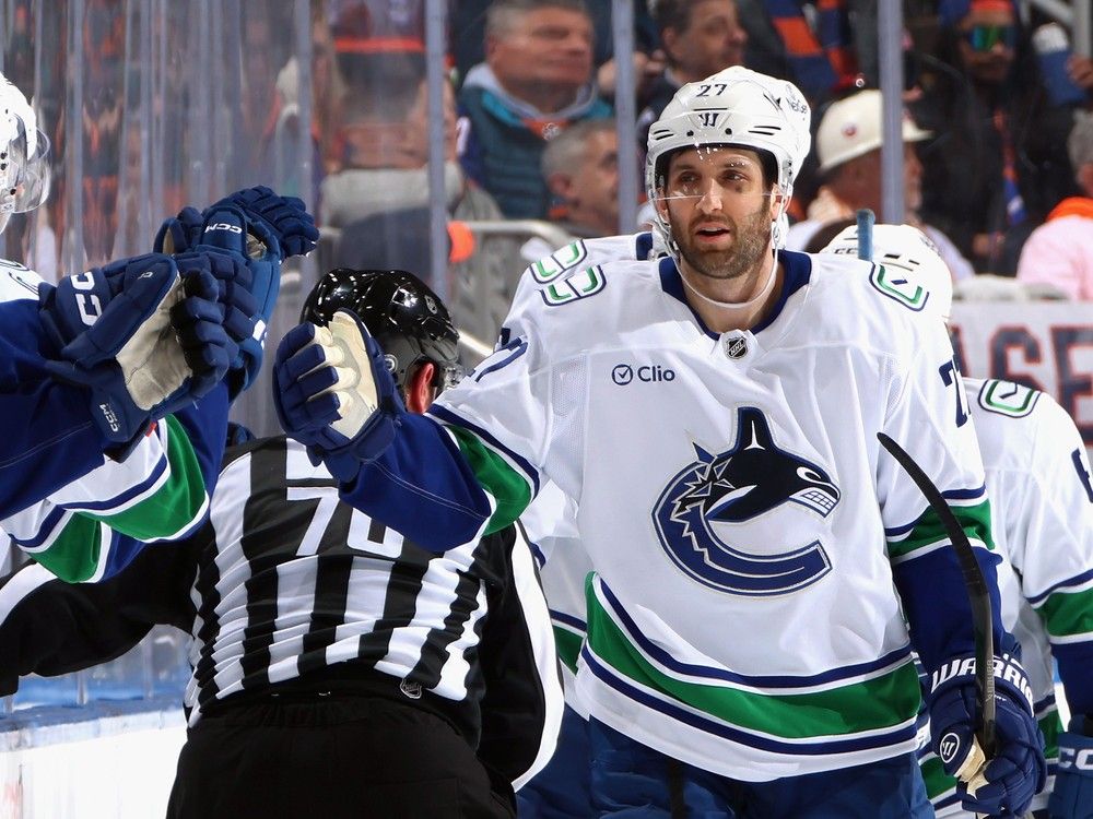 Canucks bring back a steady hand in defenceman Derek Forbort | The Province