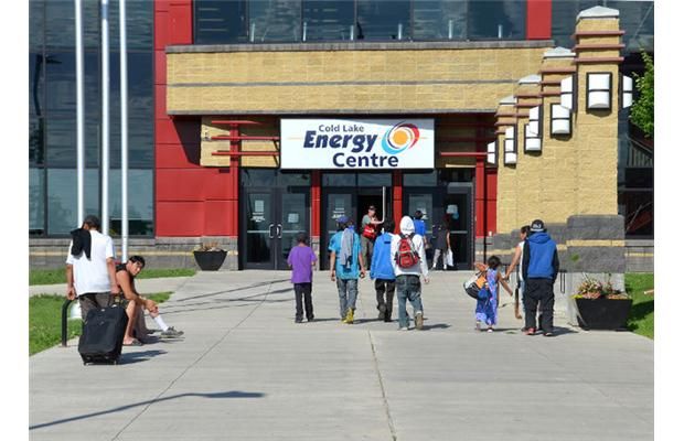 Hundreds take refuge in Cold Lake as fires threaten Saskatchewan ...