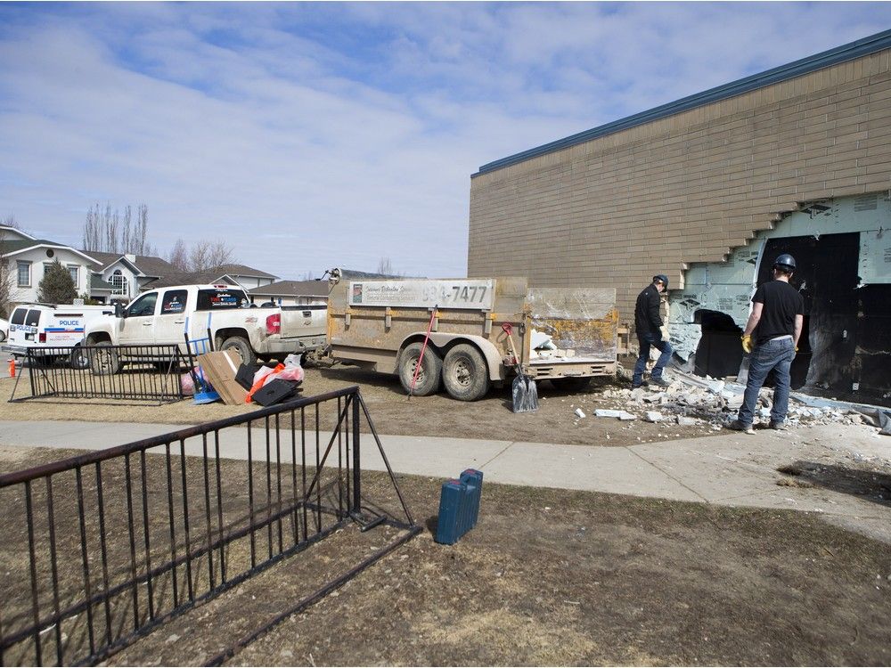 Car crashes into Silverspring School | The Star Phoenix