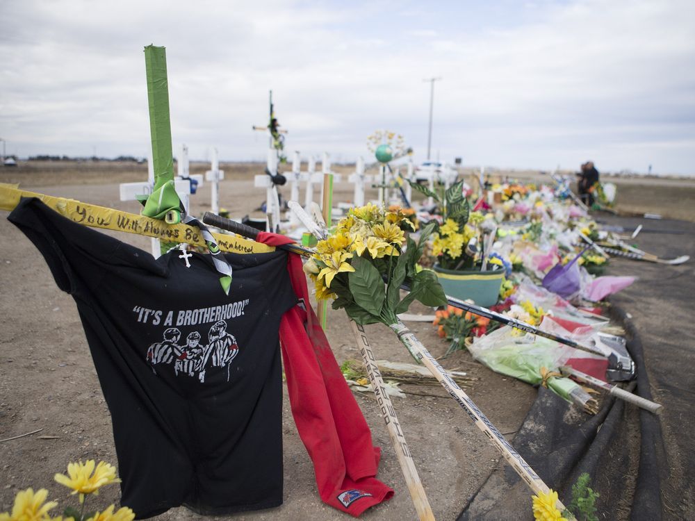 Humboldt Broncos bus crash memorial site a 'restless corner' | The Star ...