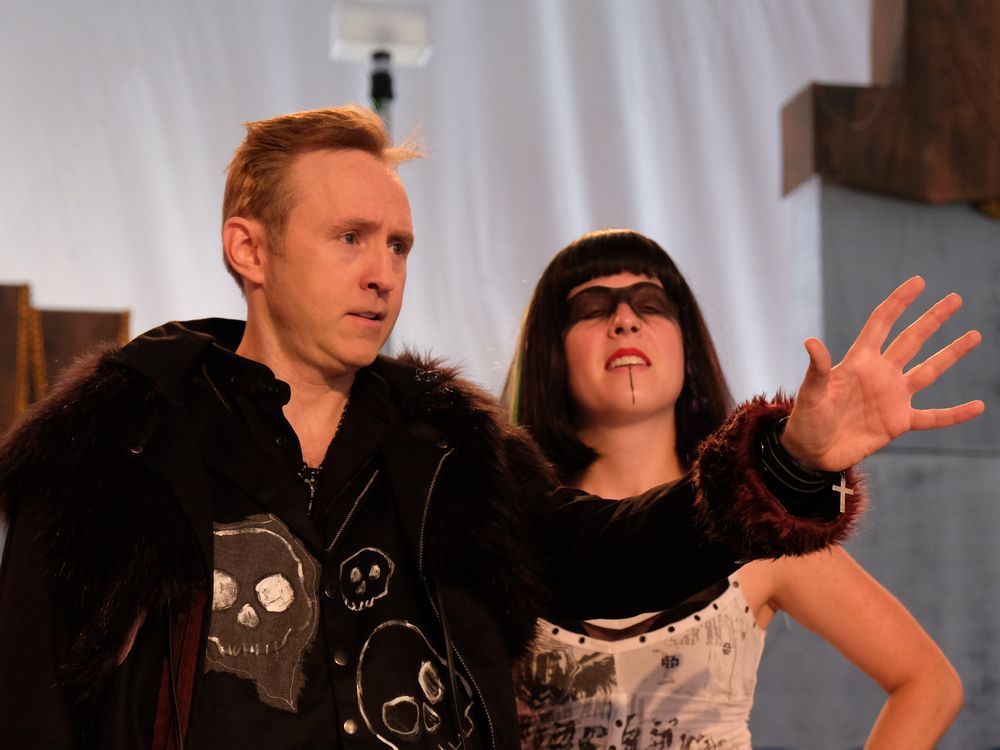 Review: There's brilliant method in the madness of Hamlet | The Star ...