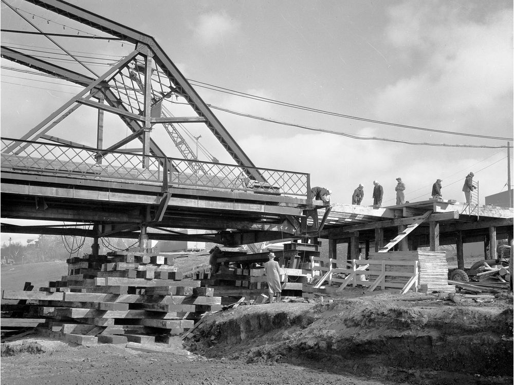 StarPhoenix Throwback Thursday: Bridge raising, March 28, 2019 | The ...