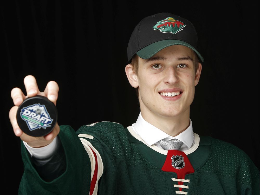 Chiefs POY Adam Beckman wins WHL scoring title, signs with NHL's Wild ...