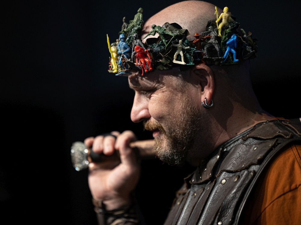 Tim Bratton's Instagram, Twitter & Facebook on IDCrawl