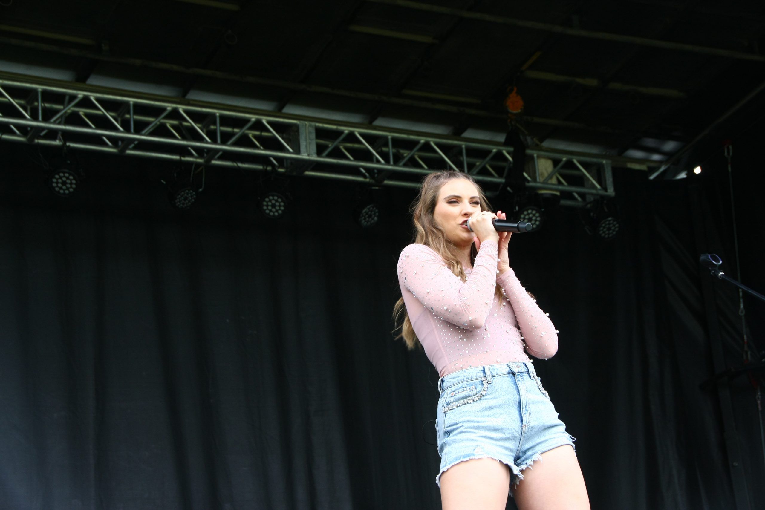 Review: Katelyn Lehner makes fun, bold 'hometown' jazz fest debut | The ...