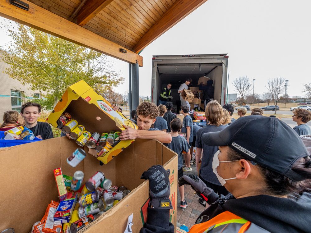 In photos: High school students collect for Saskatoon Food Bank | The ...