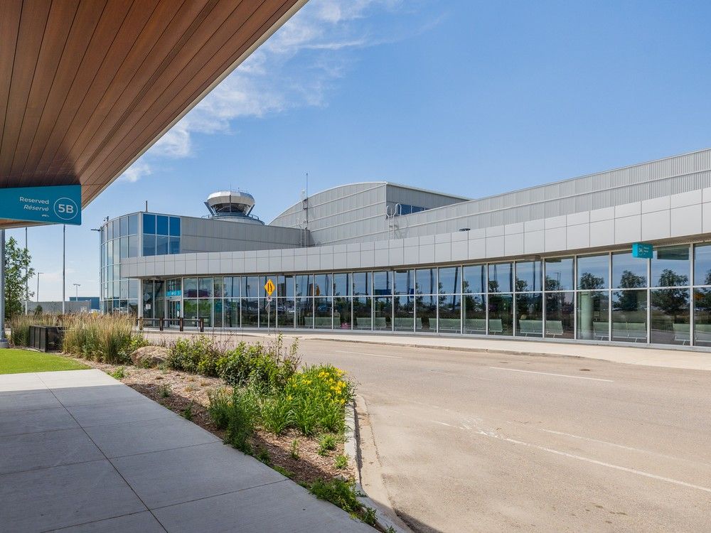 Rise Air flight diverted to Saskatoon as a precaution | The Star Phoenix