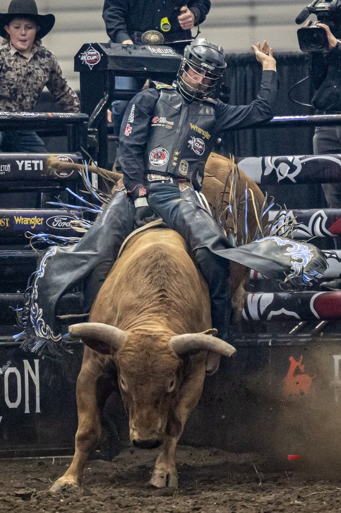 In photos: PBR Daylon Swearingen takes Round 1 of Saskatoon Classic ...