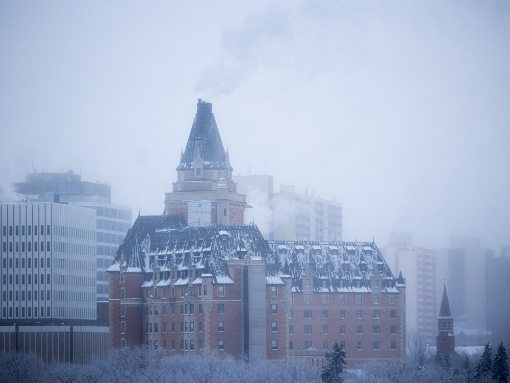 Saskatoon weather: Extreme cold persists, school closed for STF strike ...