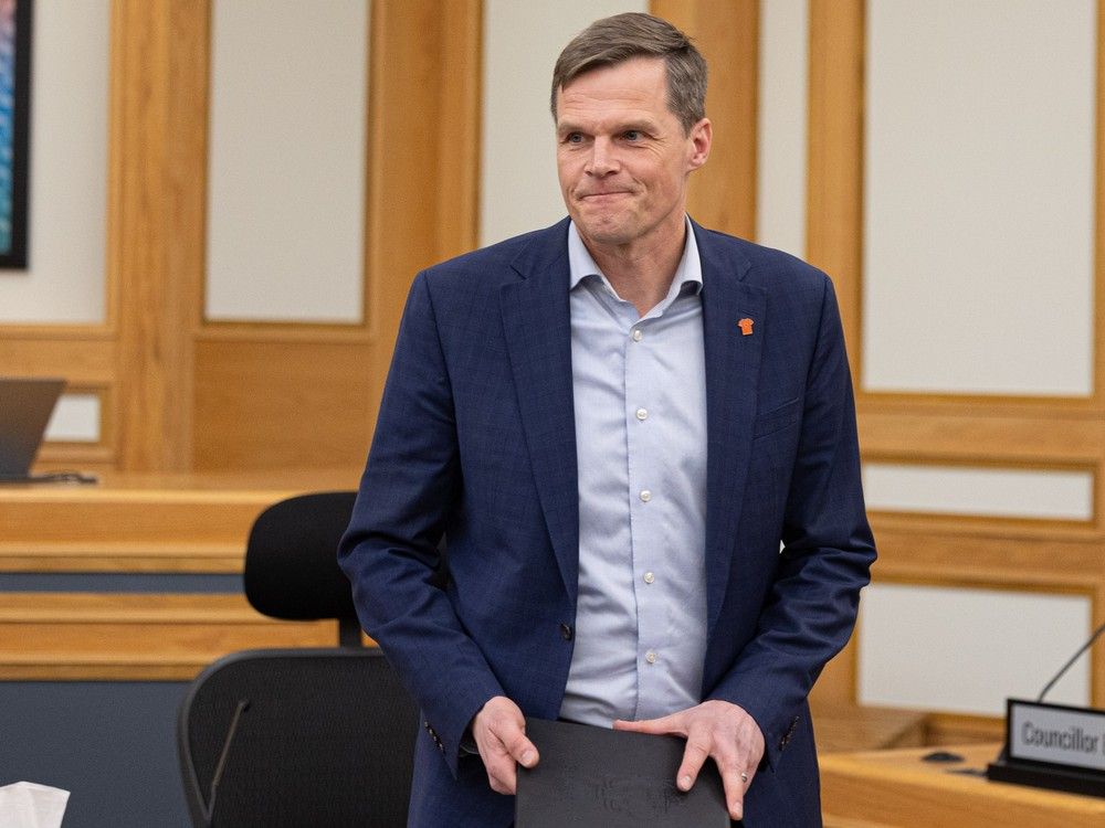 'Time for a new chapter': Mayor Charlie Clark won't seek reelection ...