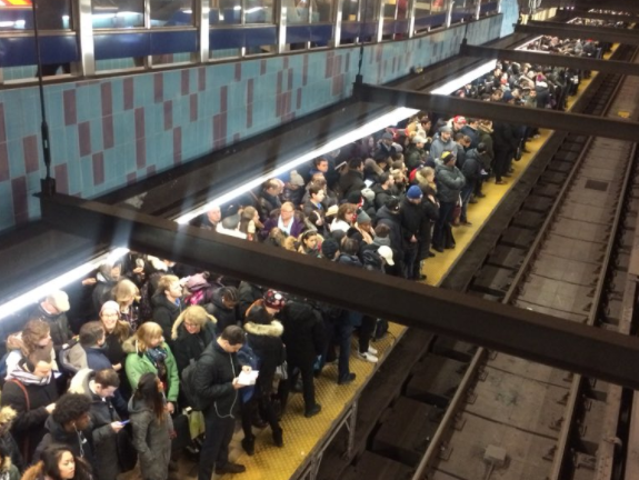 Crowding, smoke among issues leading to TTC commuter chaos | Toronto Sun