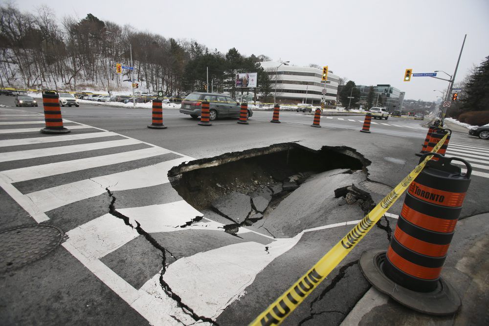 Massive sinkhole wreaks havoc on Yonge St. | Toronto Sun