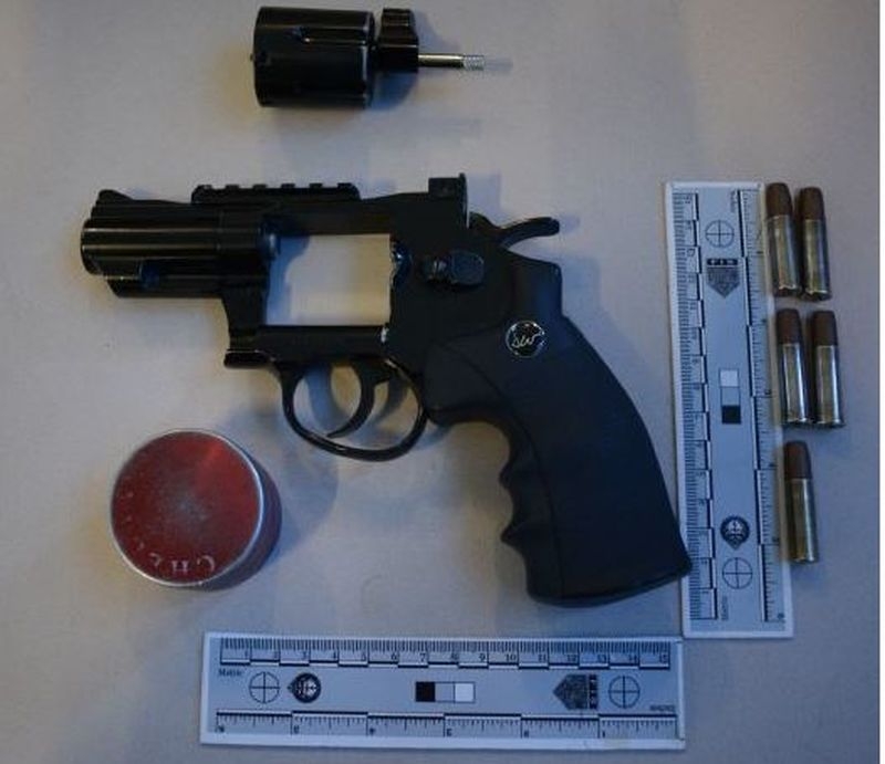 Two teens caught with shotgun, revolver, masks: Cops | Toronto Sun