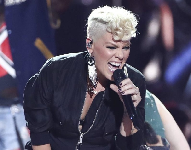 REVIEW: Pink brings bright, bold party to Toronto | Toronto Sun