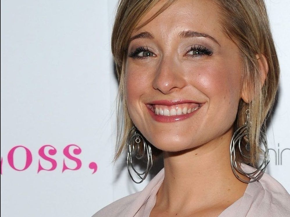 SEX CULT CONFIDENTIAL: Smallville star Allison Mack spilling her guts ...